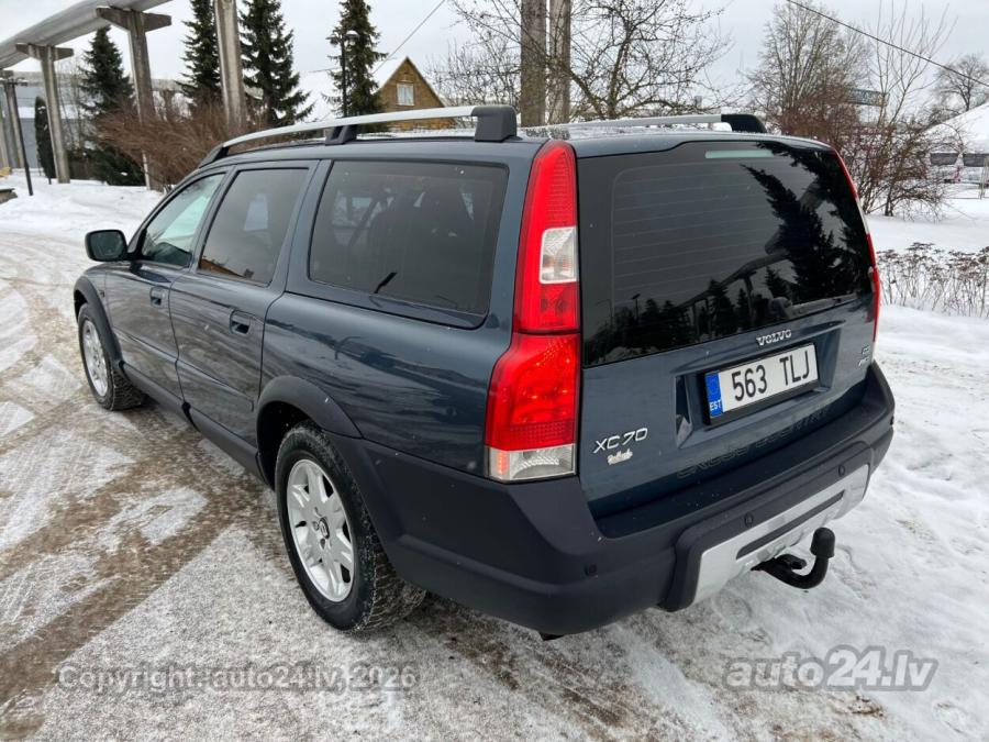 Blue Volvo XC70 2006 in Paide, with an engine capacity of 2.40 L and mileage of 368 thousand km for 3900 €, photo 5 on AUTOMOTO.COM.LV