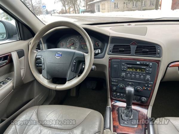 Zils Volvo XC70 2006 Paide, ar dzinēja tilpumu 2.40 L un nobraukumu 368 tūkst. km par 3900 €, foto 7 vietnē AUTOMOTO.COM.LV