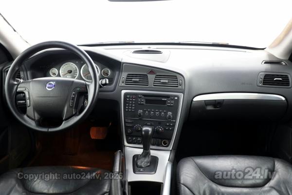 Zils Volvo XC70 2006 Tallina, ar dzinēja tilpumu 2.40 L un nobraukumu 288 tūkst. km par 2199 €, foto 5 vietnē AUTOMOTO.COM.LV
