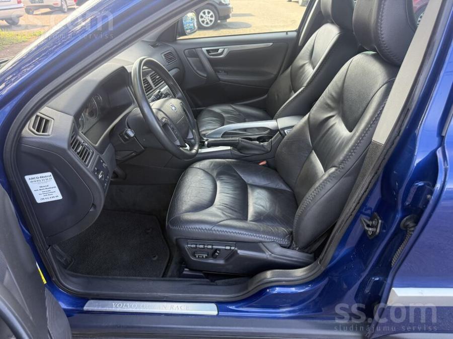 Blue Volvo XC70 2006 in Riga, with an engine capacity of 2.40 L and mileage of 282 thousand km for 4580 €, photo 10 on AUTOMOTO.COM.LV