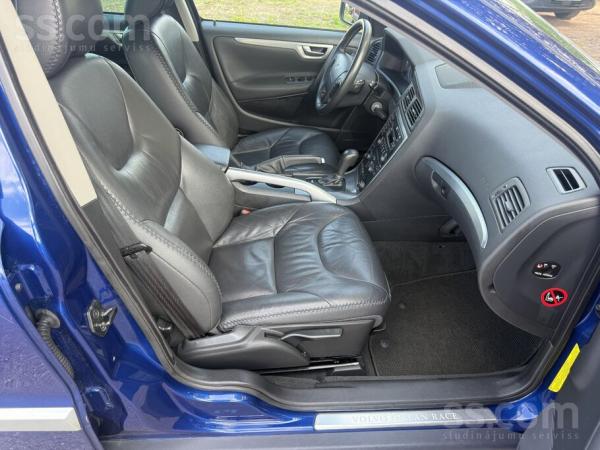 Blue Volvo XC70 2006 in Riga, with an engine capacity of 2.40 L and mileage of 282 thousand km for 4580 €, photo 10 on AUTOMOTO.COM.LV