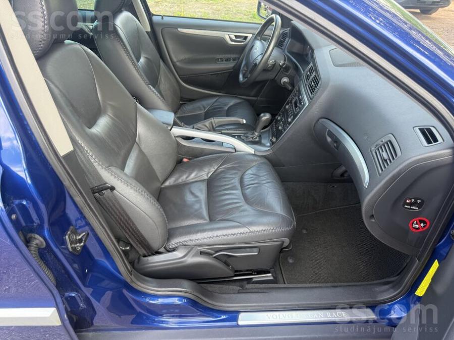 Blue Volvo XC70 2006 in Riga, with an engine capacity of 2.40 L and mileage of 282 thousand km for 4580 €, photo 11 on AUTOMOTO.COM.LV