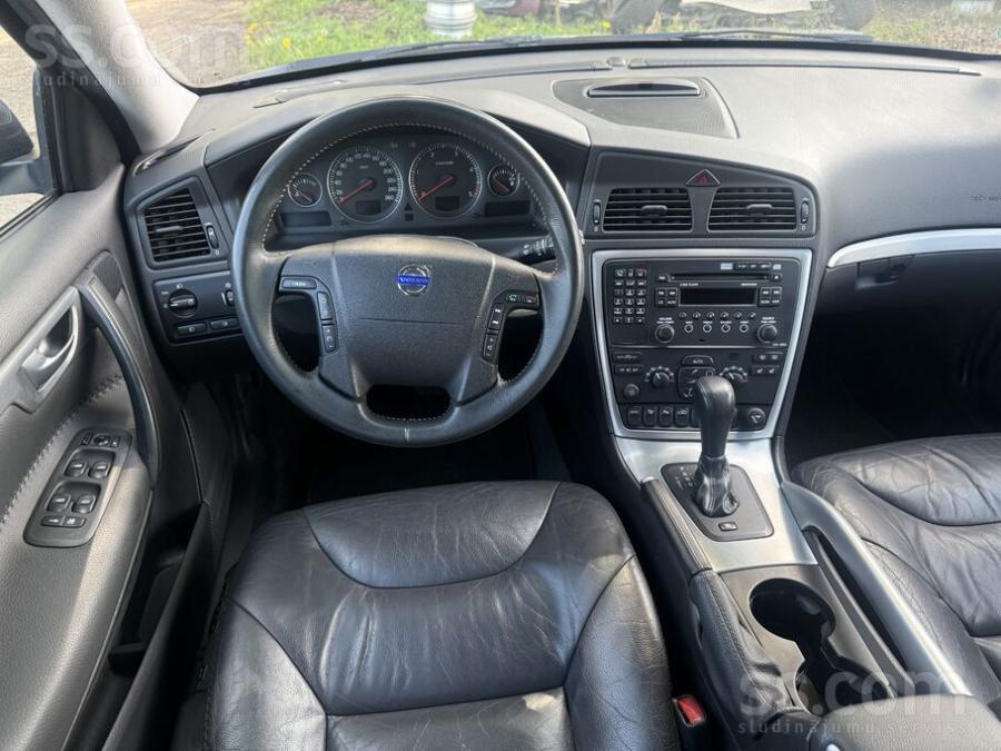 Blue Volvo XC70 2006 in Riga, with an engine capacity of 2.40 L and mileage of 282 thousand km for 4580 €, photo 12 on AUTOMOTO.COM.LV