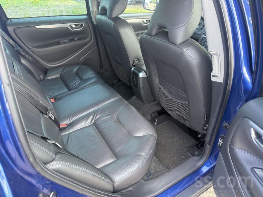 Blue Volvo XC70 2006 in Riga, with an engine capacity of 2.40 L and mileage of 282 thousand km for 4580 €, photo 13 on AUTOMOTO.COM.LV