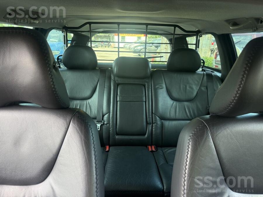 Blue Volvo XC70 2006 in Riga, with an engine capacity of 2.40 L and mileage of 282 thousand km for 4580 €, photo 16 on AUTOMOTO.COM.LV