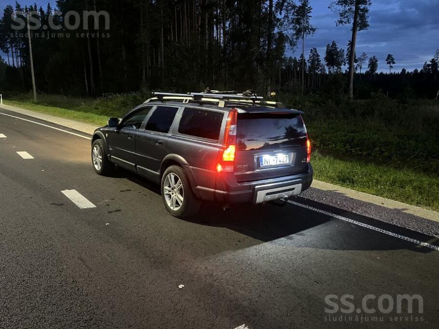 Zils Volvo XC70 2006 Cēsis, ar dzinēja tilpumu 2.40 L un nobraukumu 0 tūkst. km par 4600 €, foto 3 vietnē AUTOMOTO.COM.LV