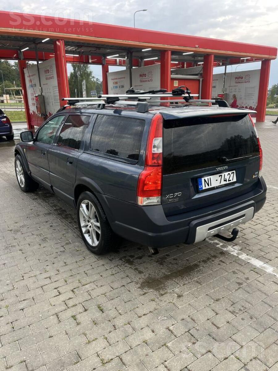 Zils Volvo XC70 2006 Cēsis, ar dzinēja tilpumu 2.40 L un nobraukumu 0 tūkst. km par 4600 €, foto 4 vietnē AUTOMOTO.COM.LV