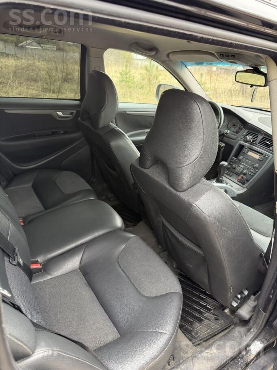 Zils Volvo XC70 2006 Rīga, ar dzinēja tilpumu 2.40 L un nobraukumu 398 tūkst. km par 3700 €, foto 6 vietnē AUTOMOTO.COM.LV