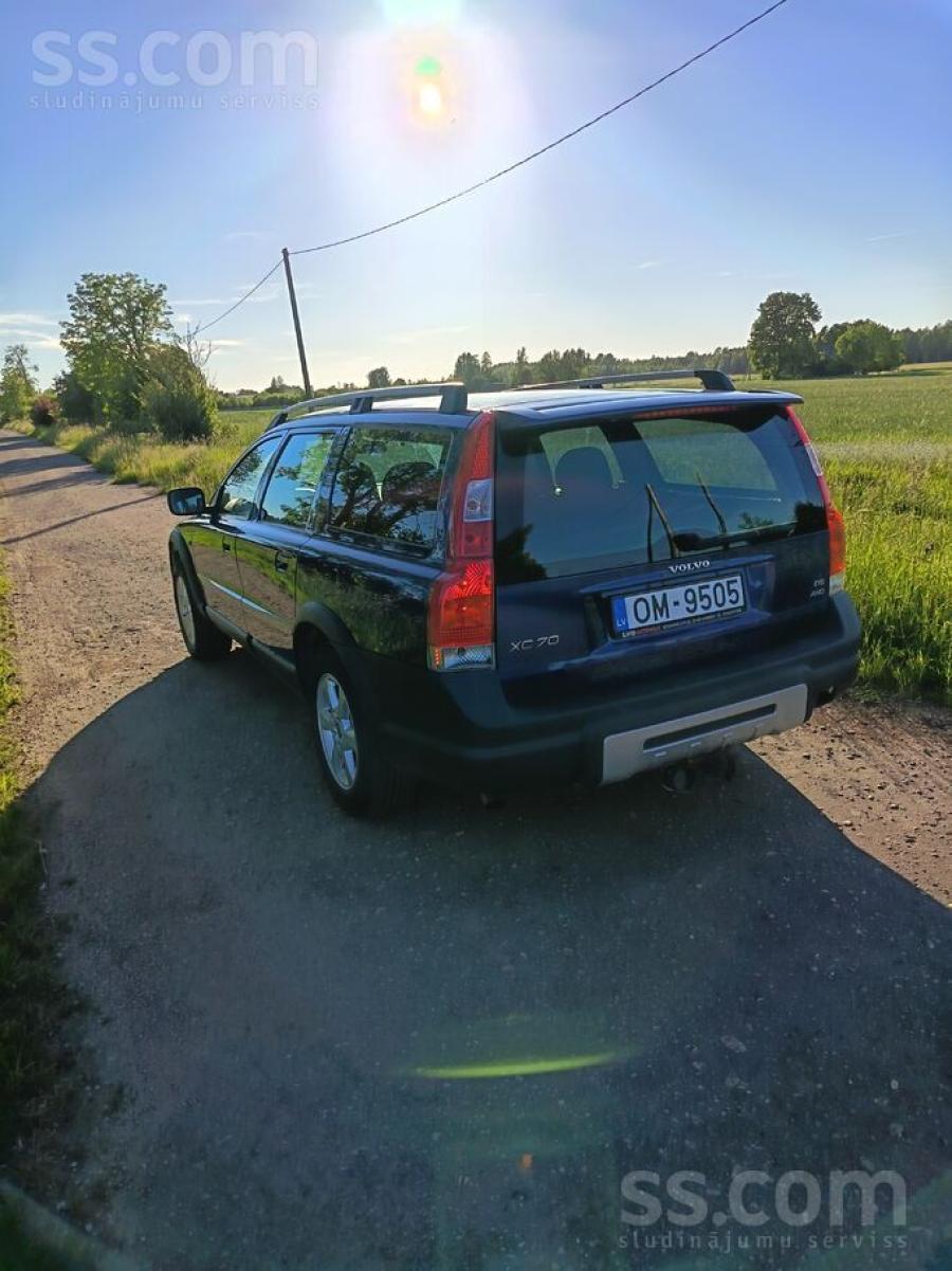 Zils Volvo XC70 2006 Ventspils, ar dzinēja tilpumu 2.40 L un nobraukumu 322 tūkst. km par 2650 €, foto 5 vietnē AUTOMOTO.COM.LV