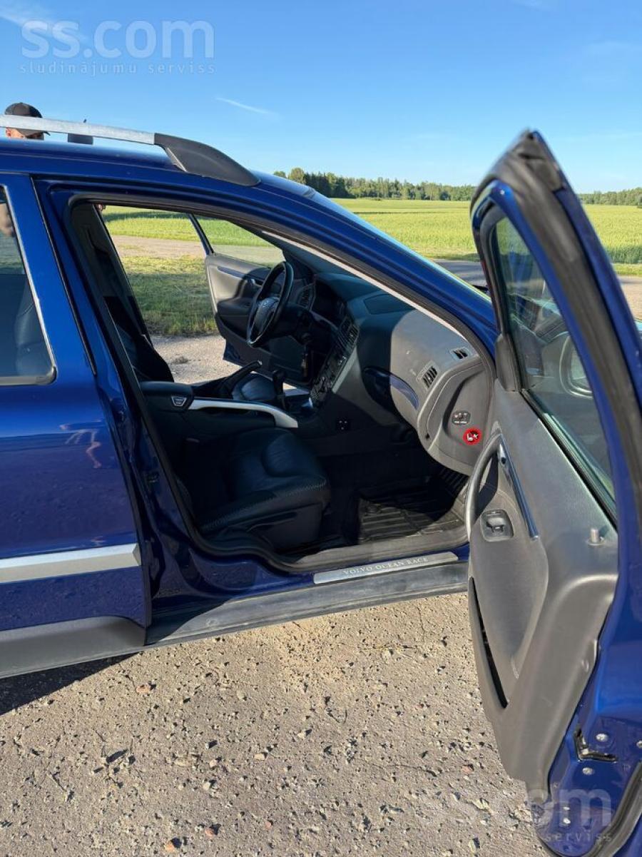 Zils Volvo XC70 2006 Ventspils, ar dzinēja tilpumu 2.40 L un nobraukumu 322 tūkst. km par 2650 €, foto 10 vietnē AUTOMOTO.COM.LV