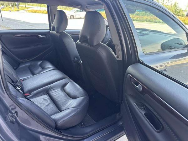Blue Volvo XC70 2006 in Vilnius, with an engine capacity of 2.40 L and mileage of 228 thousand km for 3650 €, photo 6 on AUTOMOTO.COM.LV