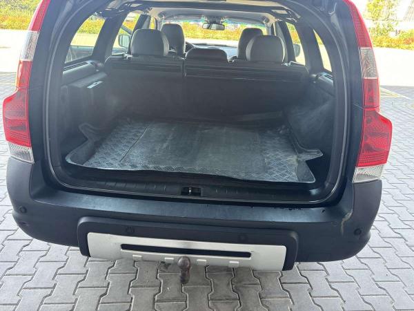 Blue Volvo XC70 2006 in Vilnius, with an engine capacity of 2.40 L and mileage of 228 thousand km for 3650 €, photo 8 on AUTOMOTO.COM.LV
