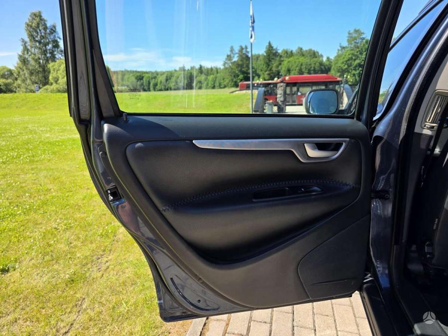 Zils Volvo XC70 2006 Telšiai, ar dzinēja tilpumu 2.40 L un nobraukumu 314 tūkst. km par 3750 €, foto 26 vietnē AUTOMOTO.COM.LV