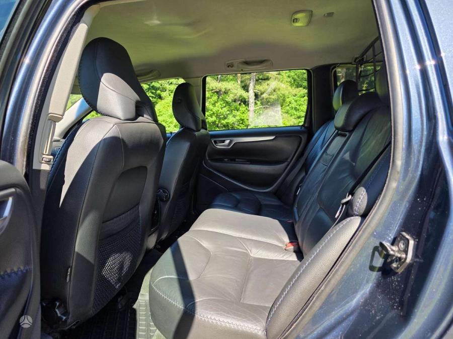 Zils Volvo XC70 2006 Telšiai, ar dzinēja tilpumu 2.40 L un nobraukumu 314 tūkst. km par 3750 €, foto 27 vietnē AUTOMOTO.COM.LV