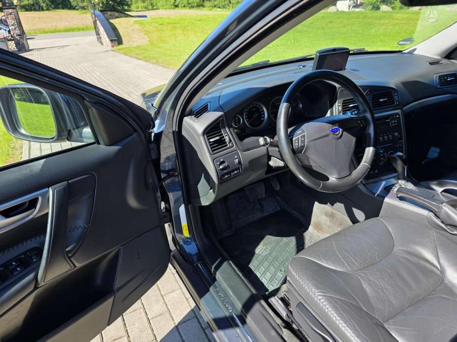 Zils Volvo XC70 2006 Telšiai, ar dzinēja tilpumu 2.40 L un nobraukumu 314 tūkst. km par 3750 €, foto 31 vietnē AUTOMOTO.COM.LV