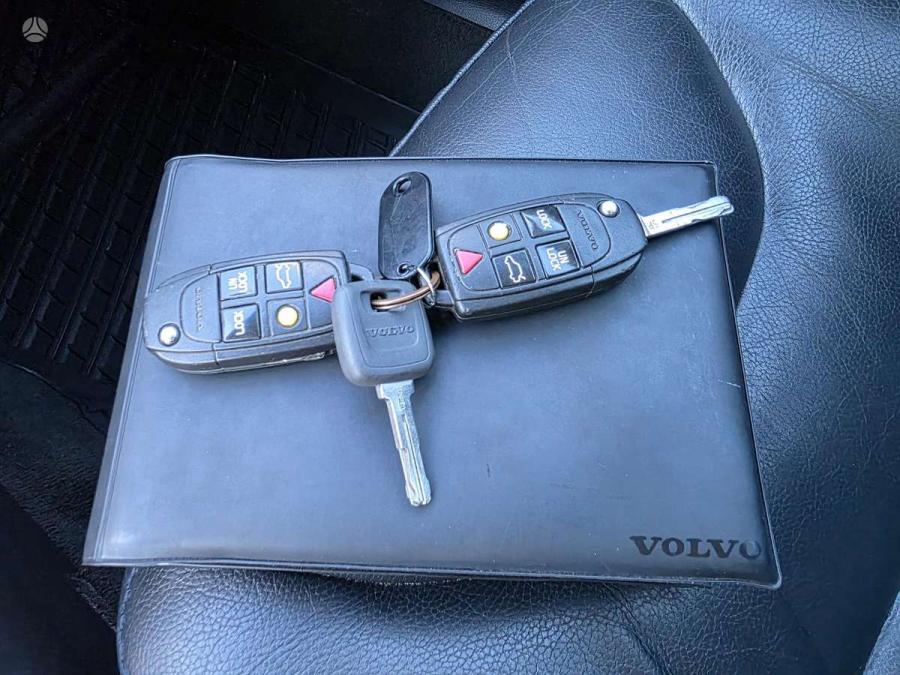Zils Volvo XC70 2006 Telšiai, ar dzinēja tilpumu 2.40 L un nobraukumu 314 tūkst. km par 3750 €, foto 40 vietnē AUTOMOTO.COM.LV
