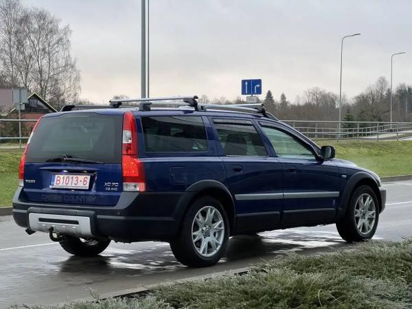 Blue Volvo XC70 2006 in Rezekne, with an engine capacity of 2.40 L and mileage of 368 thousand km for 4950 €, photo 4 on AUTOMOTO.COM.LV
