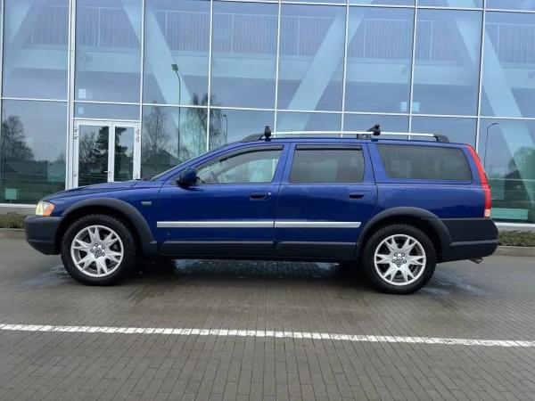 Blue Volvo XC70 2006 in Rezekne, with an engine capacity of 2.40 L and mileage of 368 thousand km for 4950 €, photo 6 on AUTOMOTO.COM.LV