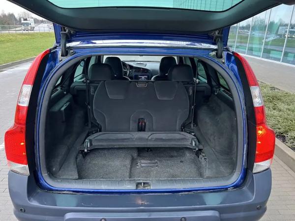 Blue Volvo XC70 2006 in Rezekne, with an engine capacity of 2.40 L and mileage of 368 thousand km for 4950 €, photo 8 on AUTOMOTO.COM.LV
