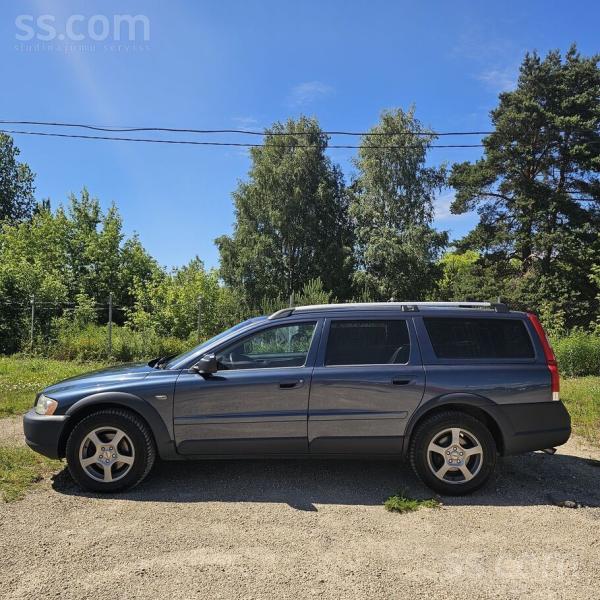 Blue Volvo XC70 2006 in Riga, with an engine capacity of 2.40 L and mileage of 370 thousand km for 3990 €, photo 8 on AUTOMOTO.COM.LV