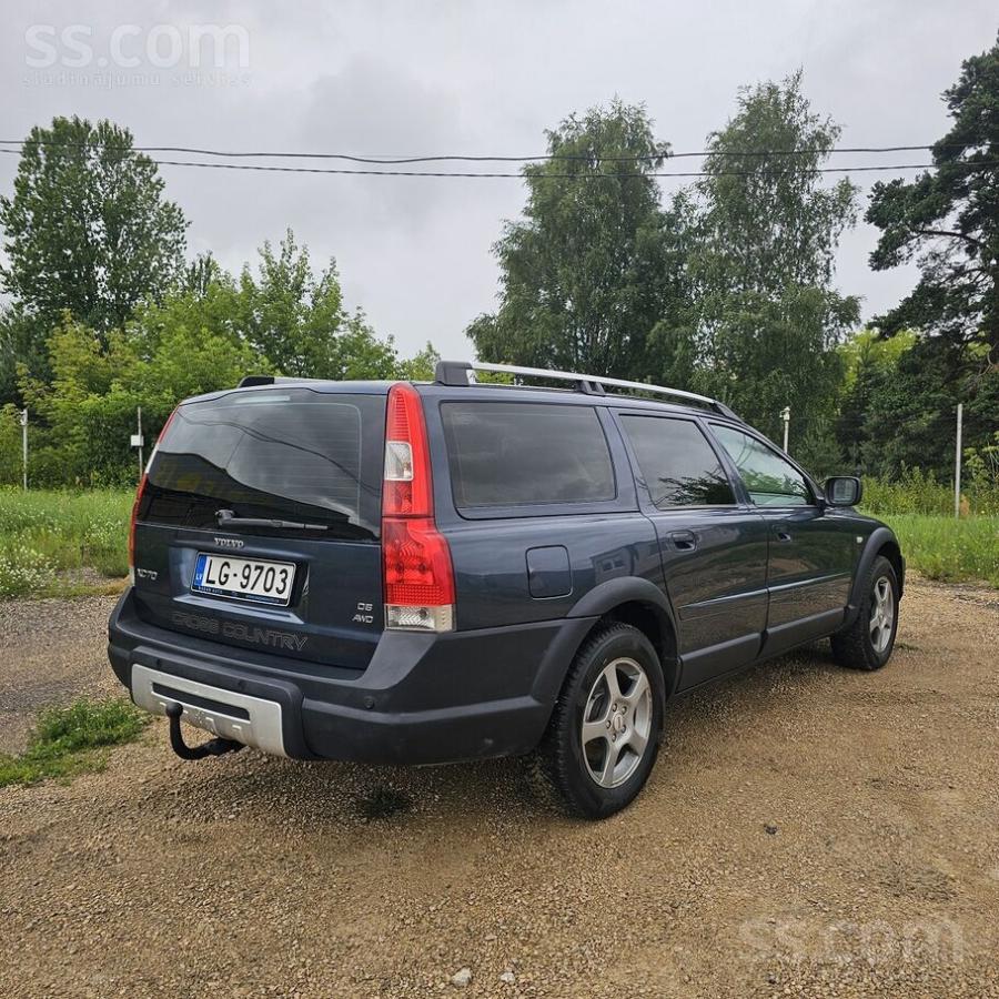 Zils Volvo XC70 2006 Rīga, ar dzinēja tilpumu 2.40 L un nobraukumu 370 tūkst. km par 3970 €, foto 5 vietnē AUTOMOTO.COM.LV