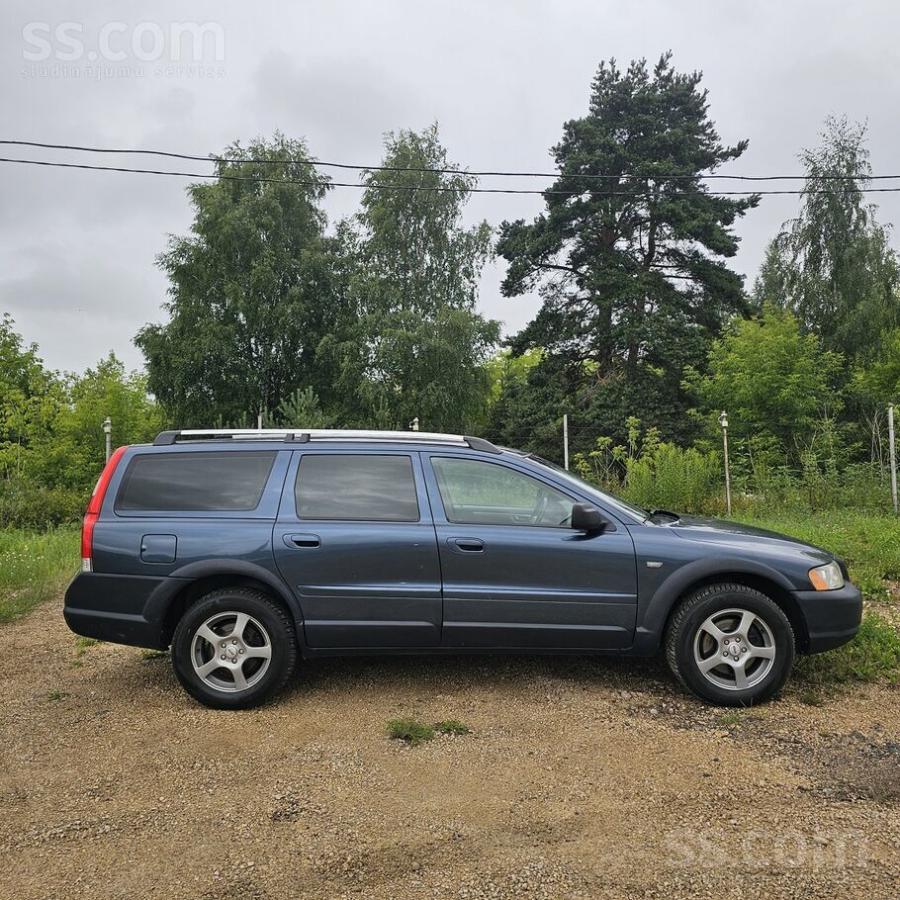Zils Volvo XC70 2006 Rīga, ar dzinēja tilpumu 2.40 L un nobraukumu 370 tūkst. km par 3970 €, foto 8 vietnē AUTOMOTO.COM.LV