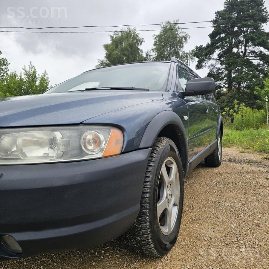 Zils Volvo XC70 2006 Rīga, ar dzinēja tilpumu 2.40 L un nobraukumu 370 tūkst. km par 3970 €, foto 9 vietnē AUTOMOTO.COM.LV