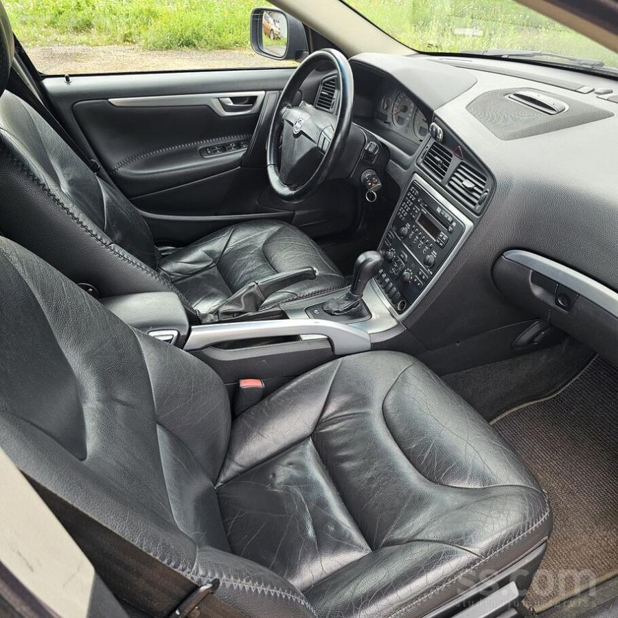 Zils Volvo XC70 2006 Rīga, ar dzinēja tilpumu 2.40 L un nobraukumu 370 tūkst. km par 3970 €, foto 12 vietnē AUTOMOTO.COM.LV