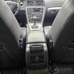 Zils Volvo XC70 2006 Rīga, ar dzinēja tilpumu 2.40 L un nobraukumu 370 tūkst. km par 3970 €, foto 14 vietnē AUTOMOTO.COM.LV