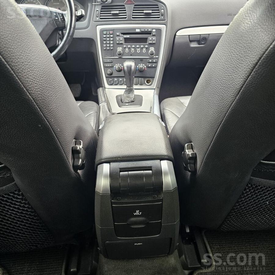 Zils Volvo XC70 2006 Rīga, ar dzinēja tilpumu 2.40 L un nobraukumu 370 tūkst. km par 3970 €, foto 14 vietnē AUTOMOTO.COM.LV