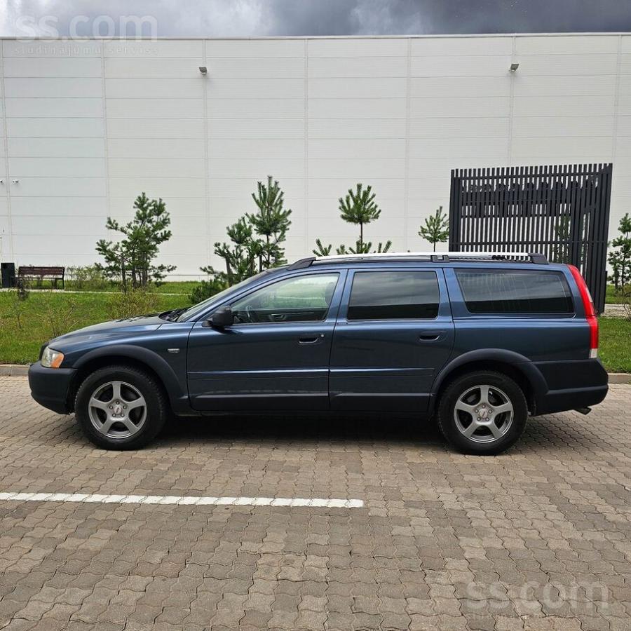 Zils Volvo XC70 2006 Rīga, ar dzinēja tilpumu 2.40 L un nobraukumu 370 tūkst. km par 3890 €, foto 9 vietnē AUTOMOTO.COM.LV