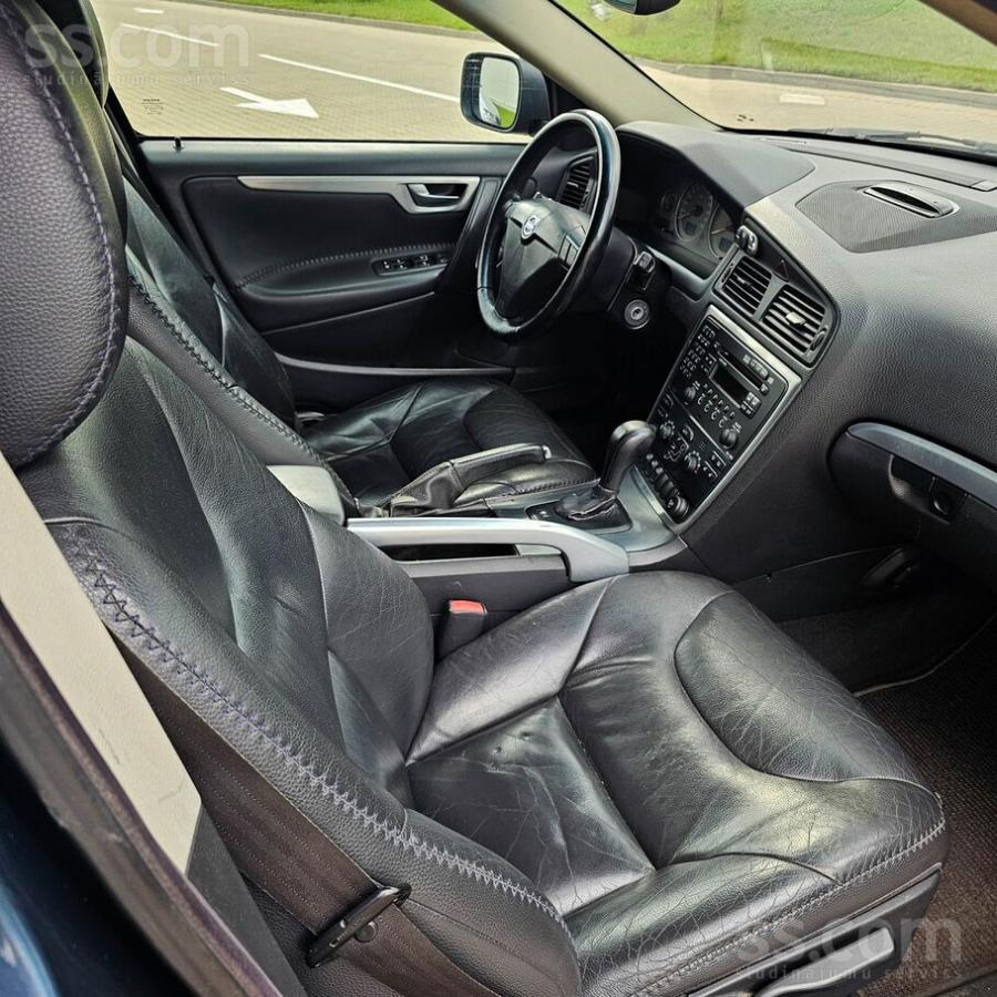 Zils Volvo XC70 2006 Rīga, ar dzinēja tilpumu 2.40 L un nobraukumu 370 tūkst. km par 3890 €, foto 13 vietnē AUTOMOTO.COM.LV