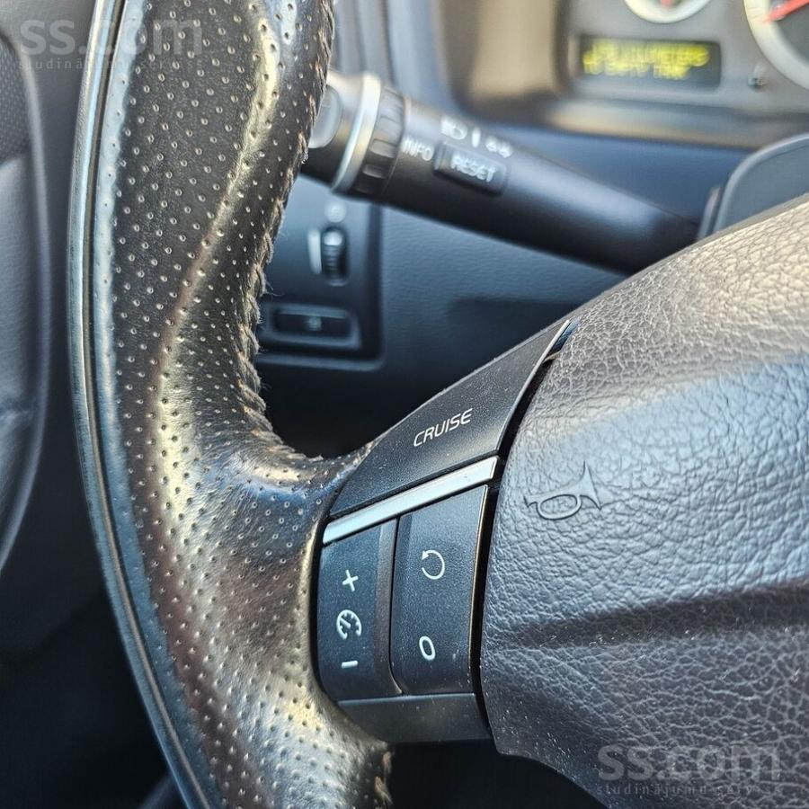 Zils Volvo XC70 2006 Rīga, ar dzinēja tilpumu 2.40 L un nobraukumu 370 tūkst. km par 3890 €, foto 16 vietnē AUTOMOTO.COM.LV