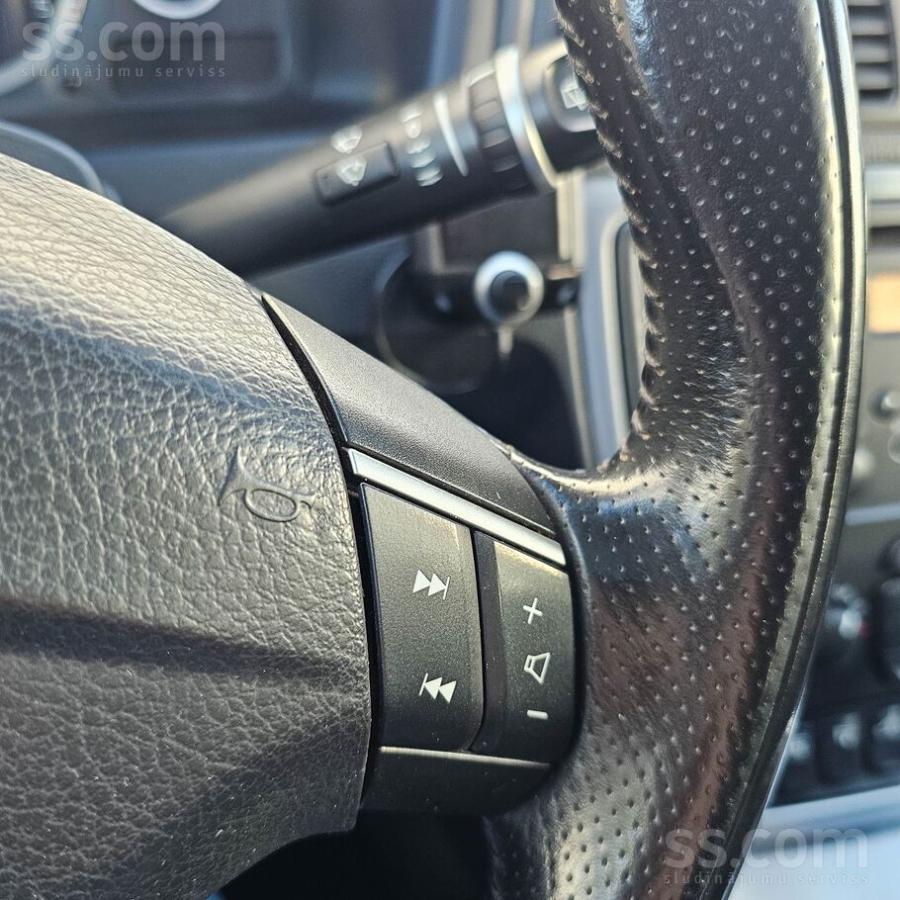 Zils Volvo XC70 2006 Rīga, ar dzinēja tilpumu 2.40 L un nobraukumu 370 tūkst. km par 3890 €, foto 17 vietnē AUTOMOTO.COM.LV