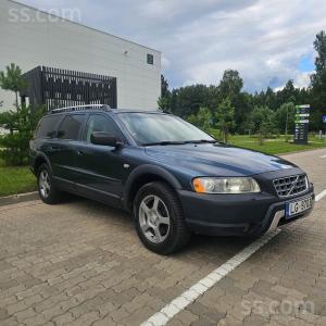 Zils Volvo XC70 2006 Rīga, ar dzinēja tilpumu 2.40 L un nobraukumu 370 tūkst. km par 3890 €, foto  vietnē AUTOMOTO.COM.LV