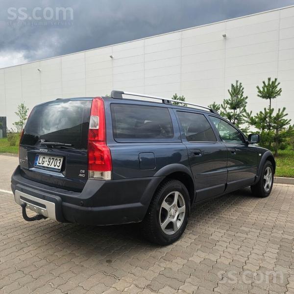 Blue Volvo XC70 2006 in Riga, with an engine capacity of 2.40 L and mileage of 370 thousand km for 3780 €, photo 4 on AUTOMOTO.COM.LV
