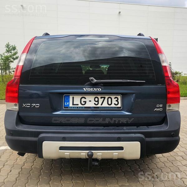 Blue Volvo XC70 2006 in Riga, with an engine capacity of 2.40 L and mileage of 370 thousand km for 3780 €, photo 5 on AUTOMOTO.COM.LV