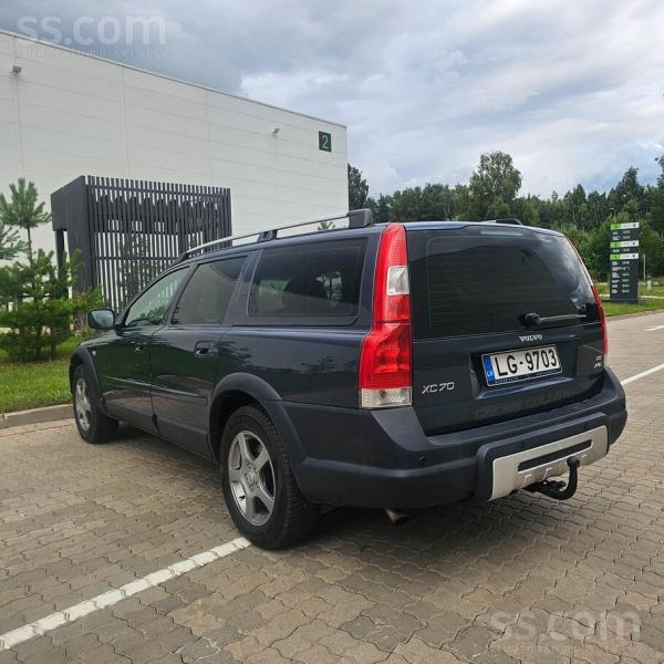 Blue Volvo XC70 2006 in Riga, with an engine capacity of 2.40 L and mileage of 370 thousand km for 3780 €, photo 6 on AUTOMOTO.COM.LV