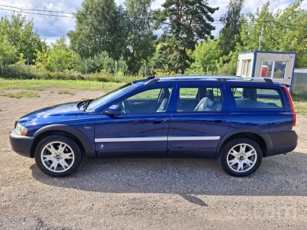 Blue Volvo XC70 2006 in Riga, with an engine capacity of 2.40 L and mileage of 242 thousand km for 5695 €, photo 2 on AUTOMOTO.COM.LV