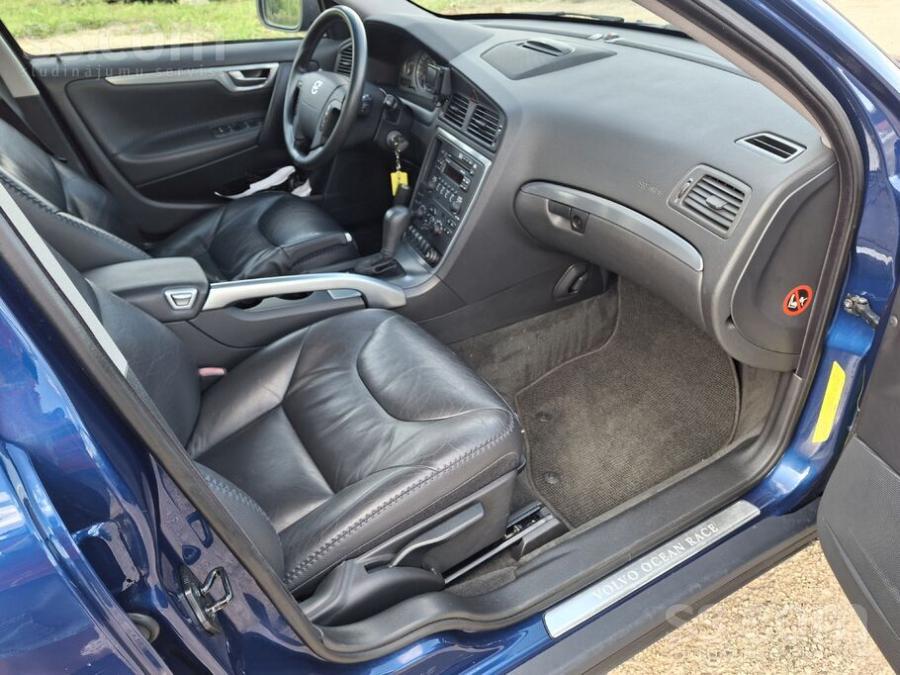 Blue Volvo XC70 2006 in Riga, with an engine capacity of 2.40 L and mileage of 242 thousand km for 5695 €, photo 14 on AUTOMOTO.COM.LV