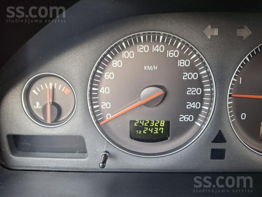 Blue Volvo XC70 2006 in Riga, with an engine capacity of 2.40 L and mileage of 242 thousand km for 5695 €, photo 18 on AUTOMOTO.COM.LV