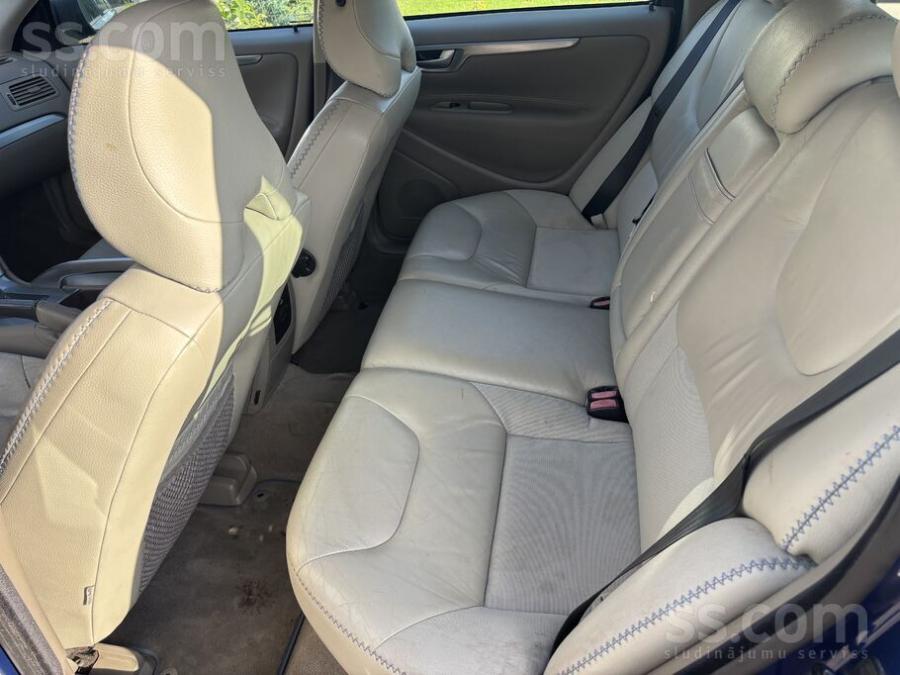 Zils Volvo XC70 2006 Rīga, ar dzinēja tilpumu 2.40 L un nobraukumu 394 tūkst. km par 2200 €, foto 9 vietnē AUTOMOTO.COM.LV