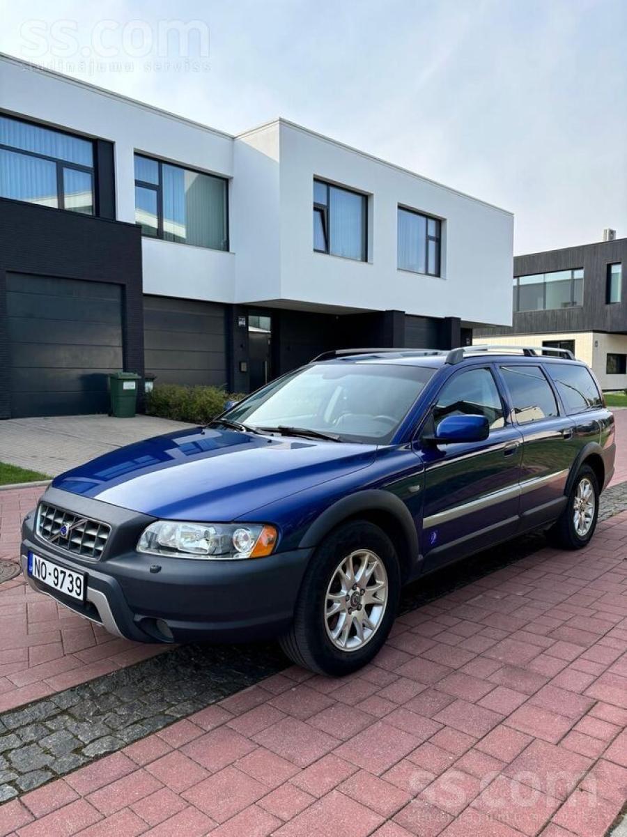 Zils Volvo XC70 2006 Rīga, ar dzinēja tilpumu 2.40 L un nobraukumu 295 tūkst. km par 5200 €, foto 1 vietnē AUTOMOTO.COM.LV