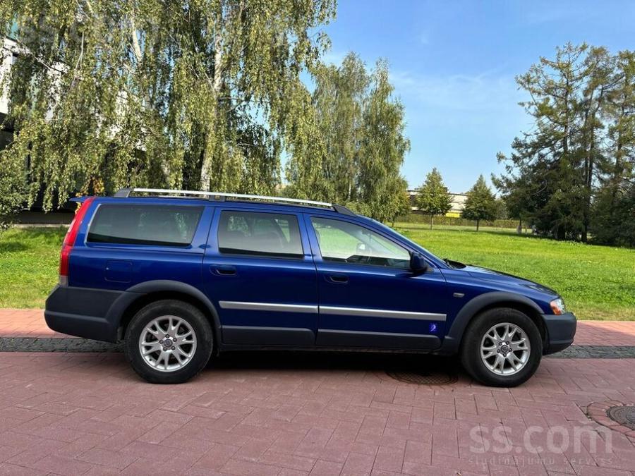 Zils Volvo XC70 2006 Rīga, ar dzinēja tilpumu 2.40 L un nobraukumu 295 tūkst. km par 5200 €, foto 3 vietnē AUTOMOTO.COM.LV