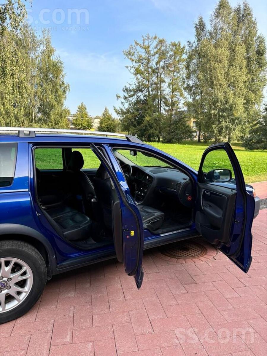 Zils Volvo XC70 2006 Rīga, ar dzinēja tilpumu 2.40 L un nobraukumu 295 tūkst. km par 5200 €, foto 6 vietnē AUTOMOTO.COM.LV