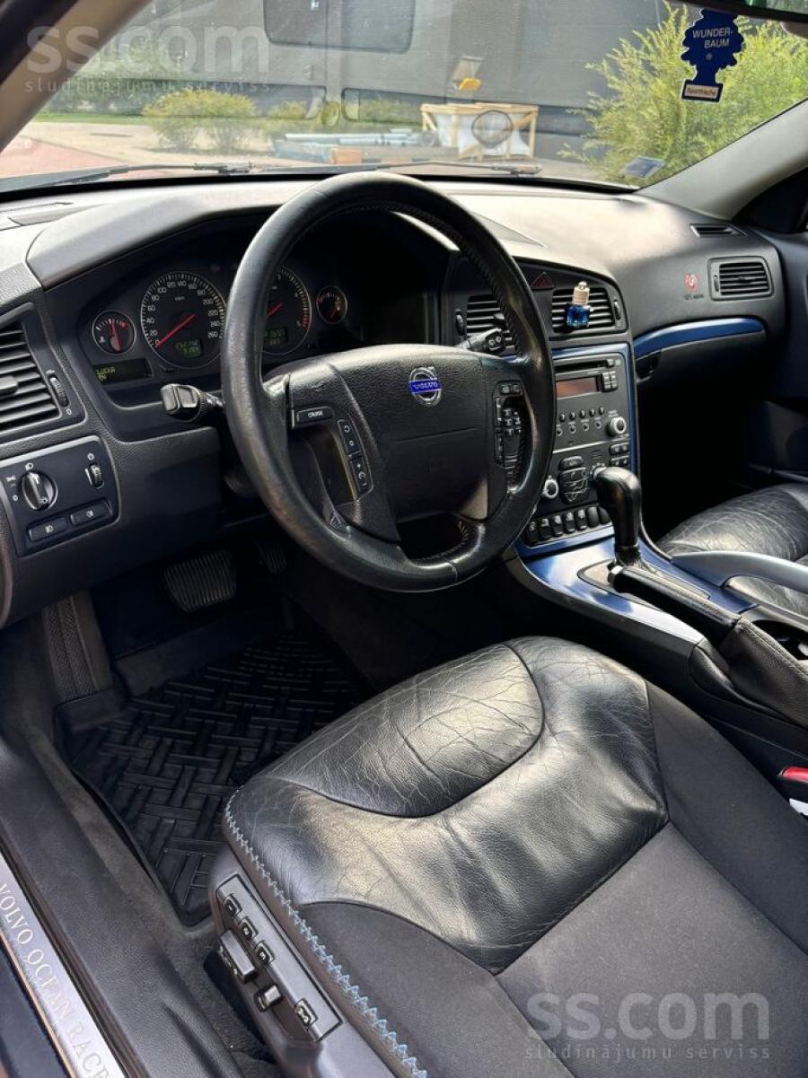 Zils Volvo XC70 2006 Rīga, ar dzinēja tilpumu 2.40 L un nobraukumu 295 tūkst. km par 5200 €, foto 7 vietnē AUTOMOTO.COM.LV