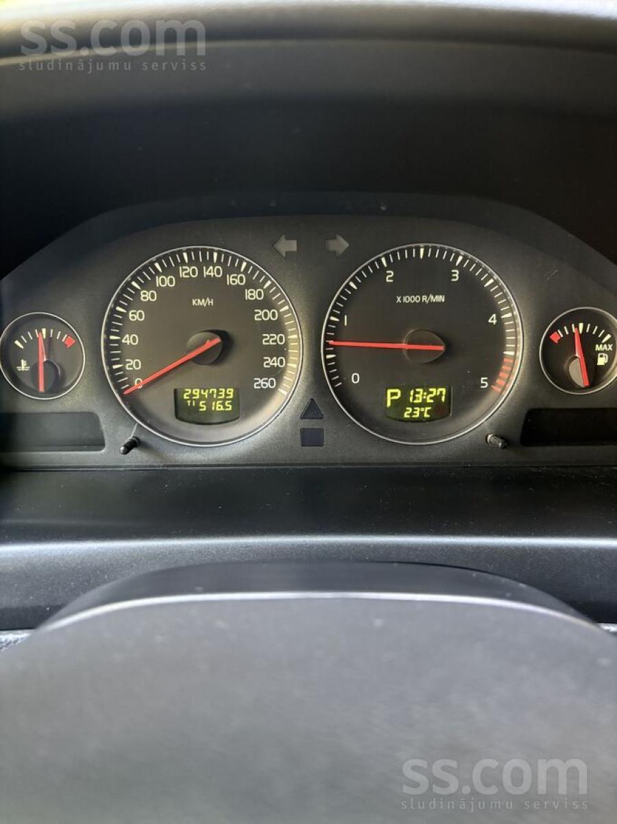 Zils Volvo XC70 2006 Rīga, ar dzinēja tilpumu 2.40 L un nobraukumu 295 tūkst. km par 5200 €, foto 12 vietnē AUTOMOTO.COM.LV