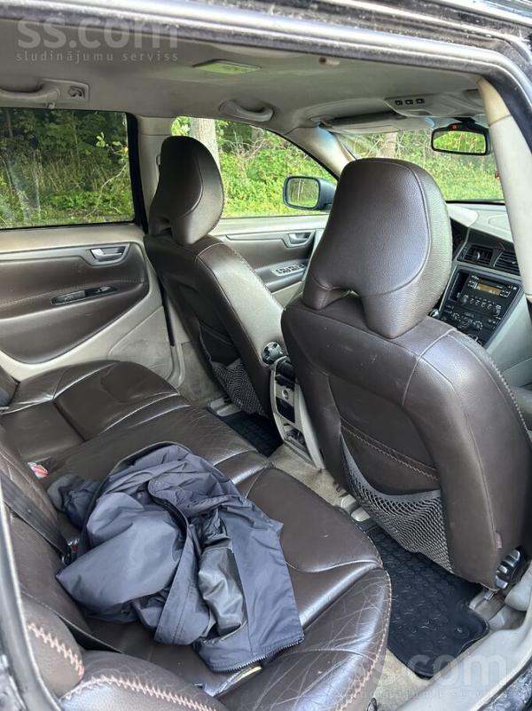 Volvo XC70 2006 Jēkabpils vietnē Zils Volvo XC70 2006 Jēkabpils, ar dzinēja tilpumu 2.40 L un nobraukumu 328 tūkst. km par 1800 €, foto 10 vietnē AUTOMOTO.COM.LV