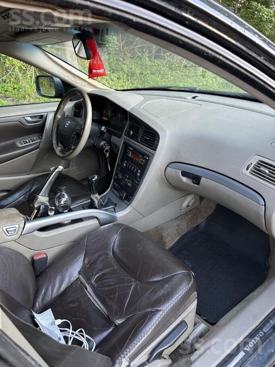 Zils Volvo XC70 2006 Jēkabpils, ar dzinēja tilpumu 2.40 L un nobraukumu 328 tūkst. km par 1800 €, foto 11 vietnē AUTOMOTO.COM.LV