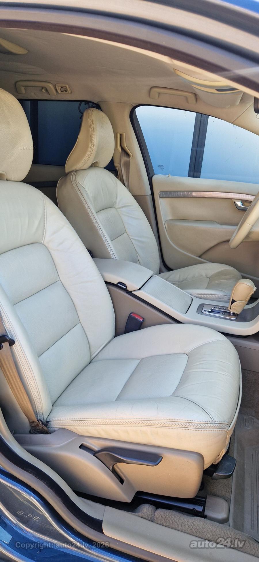 Zils Volvo XC70 2007 Tallina, ar dzinēja tilpumu 2.40 L un nobraukumu 328 tūkst. km par 5999 €, foto 13 vietnē AUTOMOTO.COM.LV